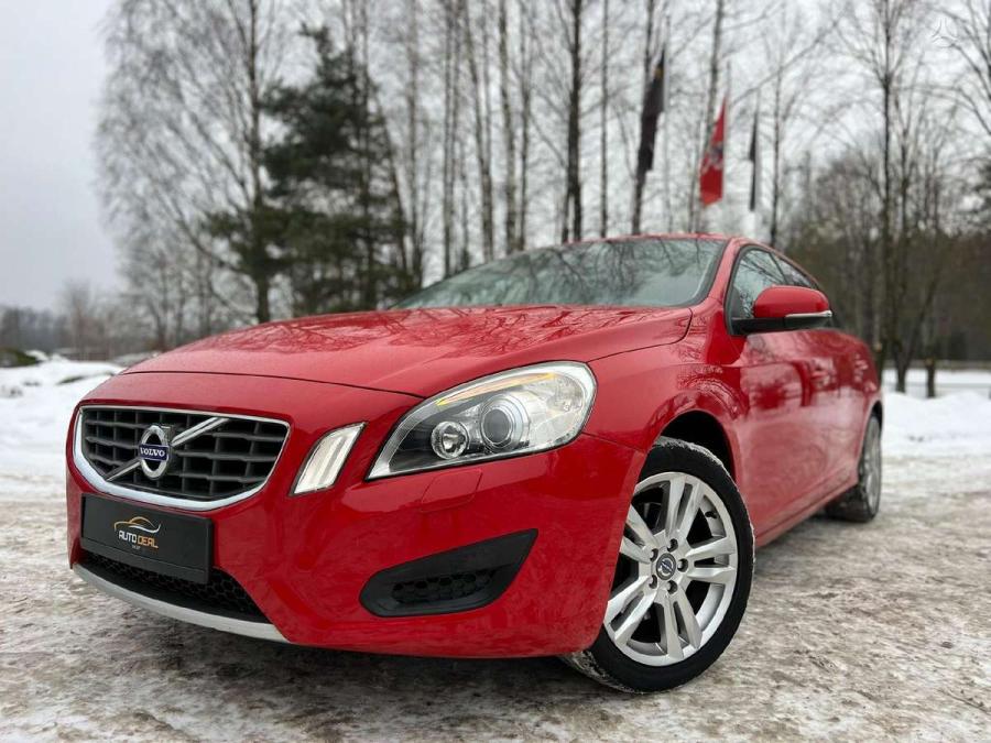 Red Volvo V60 2012 in Kazlu Ruda, with an engine capacity of 1.98 L and mileage of 261 thousand km for 5400 €, photo 4 on AUTOMOTO.COM.LV