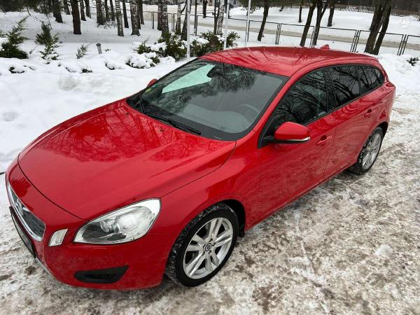 Sarkans Volvo V60 2012 Kazlų Rūda, ar dzinēja tilpumu 1.98 L un nobraukumu 261 tūkst. km par 5400 €, foto 6 vietnē AUTOMOTO.COM.LV