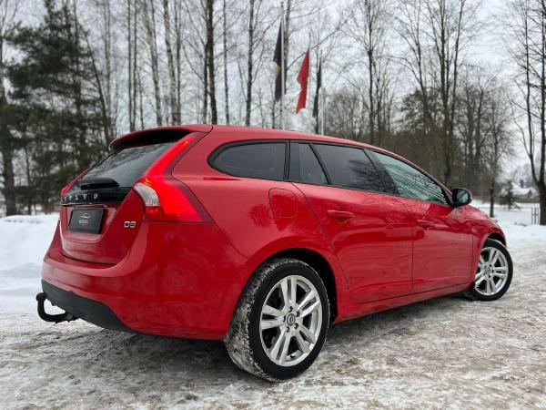 Sarkans Volvo V60 2012 Kazlų Rūda, ar dzinēja tilpumu 1.98 L un nobraukumu 261 tūkst. km par 5400 €, foto 7 vietnē AUTOMOTO.COM.LV