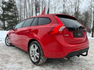 Red Volvo V60 2012 in Kazlu Ruda, with an engine capacity of 1.98 L and mileage of 261 thousand km for 5400 €, photo 8 on AUTOMOTO.COM.LV