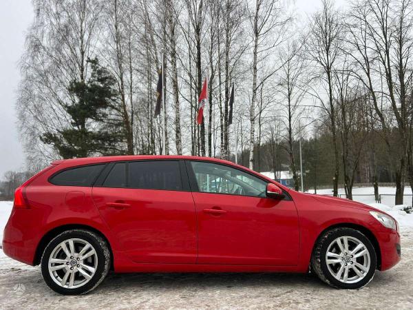 Sarkans Volvo V60 2012 Kazlų Rūda, ar dzinēja tilpumu 1.98 L un nobraukumu 261 tūkst. km par 5400 €, foto 10 vietnē AUTOMOTO.COM.LV
