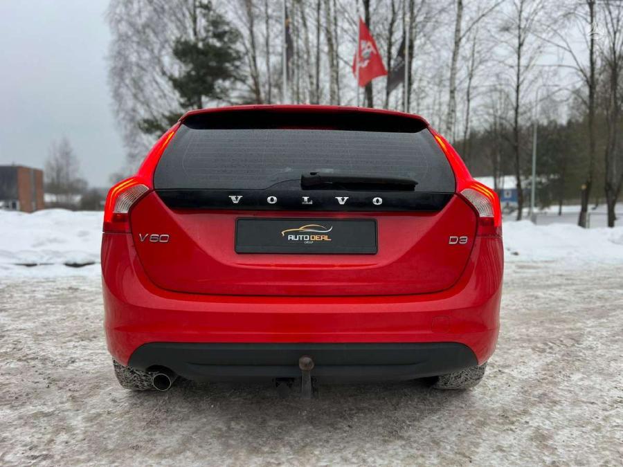 Red Volvo V60 2012 in Kazlu Ruda, with an engine capacity of 1.98 L and mileage of 261 thousand km for 5400 €, photo 13 on AUTOMOTO.COM.LV