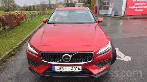 Red Volvo V60 2022 in Riga, with an engine capacity of 2.00 L and mileage of 45 thousand km for 35000 €, photo 5 on AUTOMOTO.COM.LV