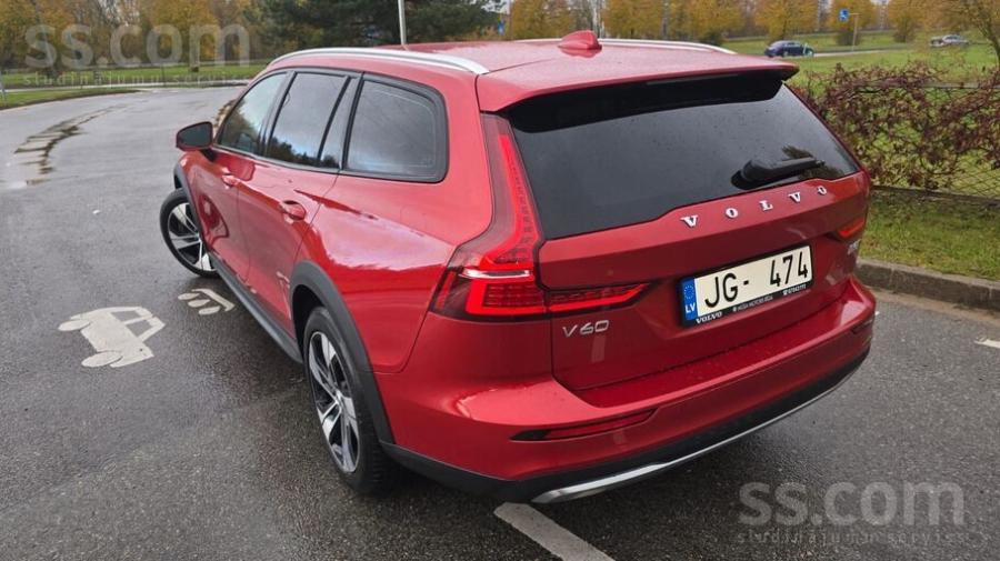 Red Volvo V60 2022 in Riga, with an engine capacity of 2.00 L and mileage of 45 thousand km for 35000 €, photo 6 on AUTOMOTO.COM.LV
