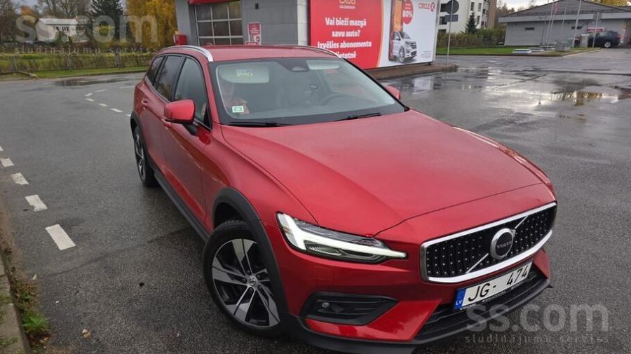 Red Volvo V60 2022 in Riga, with an engine capacity of 2.00 L and mileage of 42 thousand km for 30800 €, photo 1 on AUTOMOTO.COM.LV