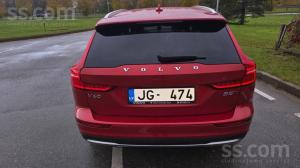 Red Volvo V60 2022 in Riga, with an engine capacity of 2.00 L and mileage of 42 thousand km for 30800 €, photo 3 on AUTOMOTO.COM.LV