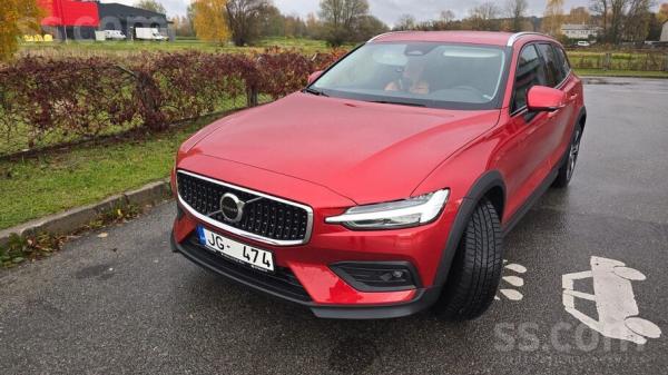 Красный Вольво B60 2022 в Рига, объемом двигателя 2.00 л и пробегом 42 тыс. км за 30800 €, фото 3 на AUTOMOTO.COM.LV