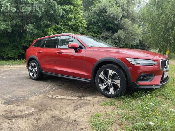 Красный Вольво B60 2022 в Рига, объемом двигателя 2.00 л и пробегом 45 тыс. км за 29900 €, фото 5 на AUTOMOTO.COM.LV
