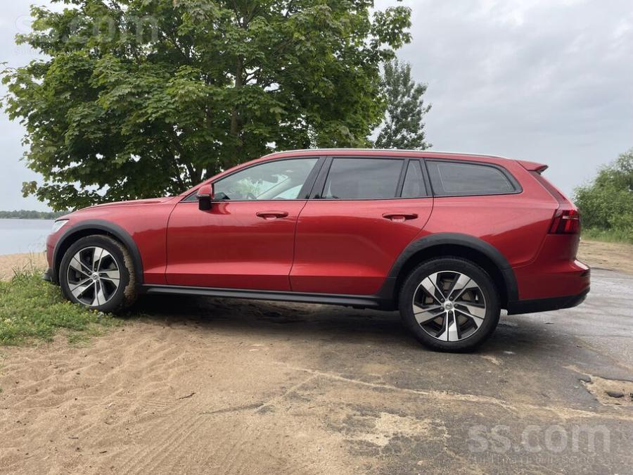 Sarkans Volvo V60 2022 Rīga, ar dzinēja tilpumu 2.00 L un nobraukumu 45 tūkst. km par 29800 €, foto 1 vietnē AUTOMOTO.COM.LV