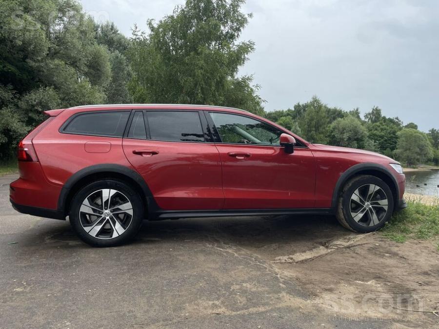 Sarkans Volvo V60 2022 Rīga, ar dzinēja tilpumu 2.00 L un nobraukumu 45 tūkst. km par 29800 €, foto 5 vietnē AUTOMOTO.COM.LV
