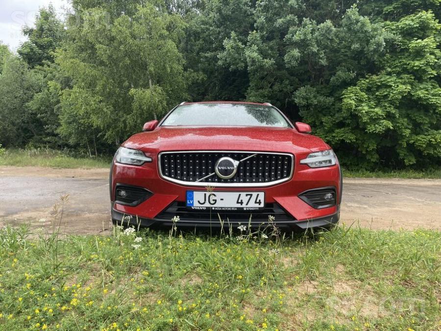 Sarkans Volvo V60 2022 Rīga, ar dzinēja tilpumu 2.00 L un nobraukumu 45 tūkst. km par 29800 €, foto 8 vietnē AUTOMOTO.COM.LV
