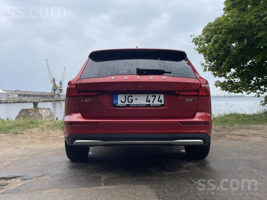 Sarkans Volvo V60 2022 Rīga, ar dzinēja tilpumu 2.00 L un nobraukumu 45 tūkst. km par 29800 €, foto 9 vietnē AUTOMOTO.COM.LV