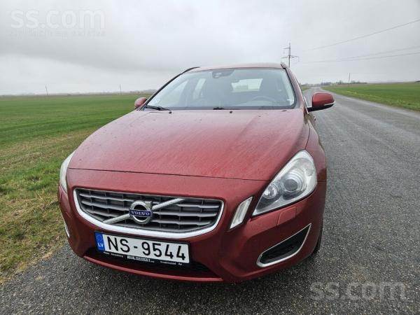 Красный Вольво B60 2011 в Елгава, объемом двигателя 1.60 л и пробегом 322 тыс. км за 4850 €, фото 1 на AUTOMOTO.COM.LV