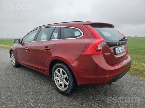 Красный Вольво B60 2011 в Елгава, объемом двигателя 1.60 л и пробегом 322 тыс. км за 4850 €, фото 3 на AUTOMOTO.COM.LV