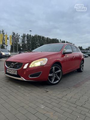 Red Volvo V60 2011 in Kaunas, with an engine capacity of 2.40 L and mileage of 330 thousand km for 5800 €, photo  on AUTOMOTO.COM.LV