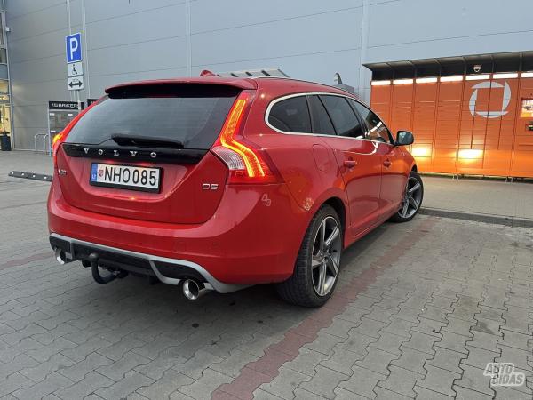 Sarkans Volvo V60 2011 Kauņa, ar dzinēja tilpumu 2.40 L un nobraukumu 330 tūkst. km par 5800 €, foto 3 vietnē AUTOMOTO.COM.LV