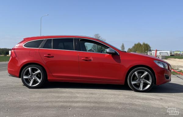 Sarkans Volvo V60 2011 Kauņa, ar dzinēja tilpumu 2.40 L un nobraukumu 330 tūkst. km par 5800 €, foto 8 vietnē AUTOMOTO.COM.LV