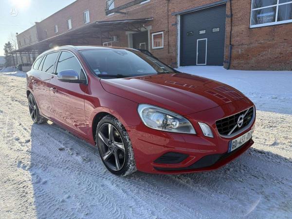 Sarkans Volvo V60 2011 Alīta, ar dzinēja tilpumu 1.60 L un nobraukumu 235 tūkst. km par 6400 €, foto 2 vietnē AUTOMOTO.COM.LV