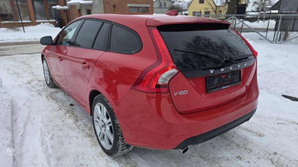 Red Volvo V60 2011 in Siauliai, with an engine capacity of 2.40 L and mileage of 293 thousand km for 5950 €, photo 3 on AUTOMOTO.COM.LV