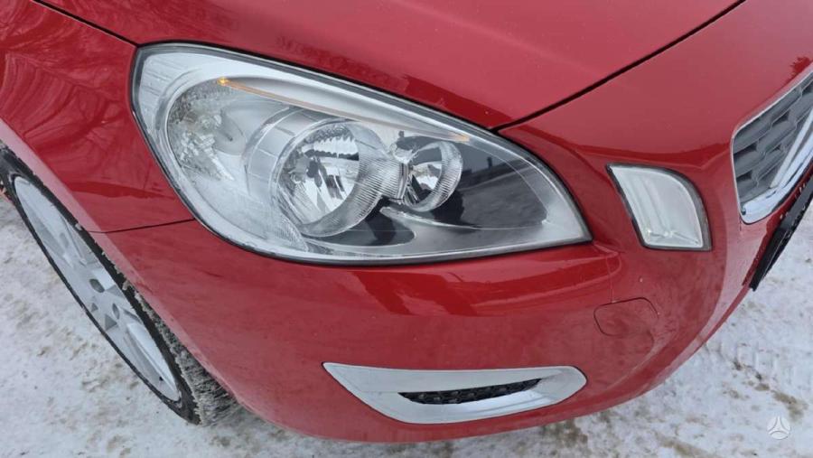 Red Volvo V60 2011 in Siauliai, with an engine capacity of 2.40 L and mileage of 293 thousand km for 5950 €, photo 11 on AUTOMOTO.COM.LV
