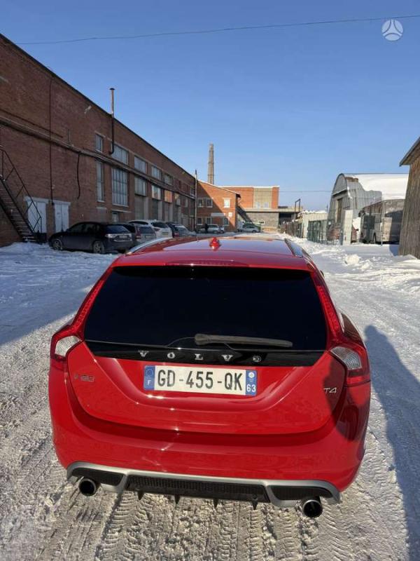 Red Volvo V60 2011 in Alytus, with an engine capacity of 1.60 L and mileage of 235 thousand km for 6200 €, photo 5 on AUTOMOTO.COM.LV