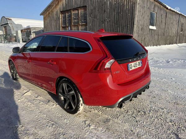 Red Volvo V60 2011 in Alytus, with an engine capacity of 1.60 L and mileage of 235 thousand km for 6200 €, photo 7 on AUTOMOTO.COM.LV