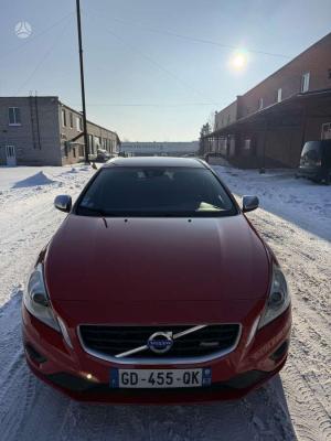 Sarkans Volvo V60 2011 Alīta, ar dzinēja tilpumu 1.60 L un nobraukumu 235 tūkst. km par 6200 €, foto 10 vietnē AUTOMOTO.COM.LV