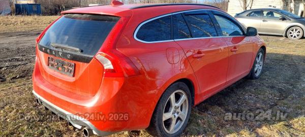 Red Volvo V60 2011 in Tallinn, with an engine capacity of 1.60 L and mileage of 177 thousand km for 5300 €, photo 3 on AUTOMOTO.COM.LV