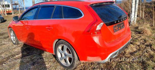 Red Volvo V60 2011 in Tallinn, with an engine capacity of 1.60 L and mileage of 177 thousand km for 5300 €, photo 4 on AUTOMOTO.COM.LV