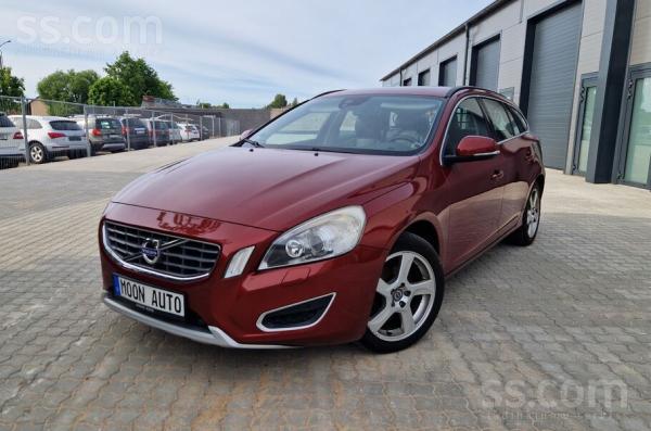 Sarkans Volvo V60 2011 Liepāja, ar dzinēja tilpumu 2.00 L un nobraukumu 294 tūkst. km par 5990 €, foto 1 vietnē AUTOMOTO.COM.LV