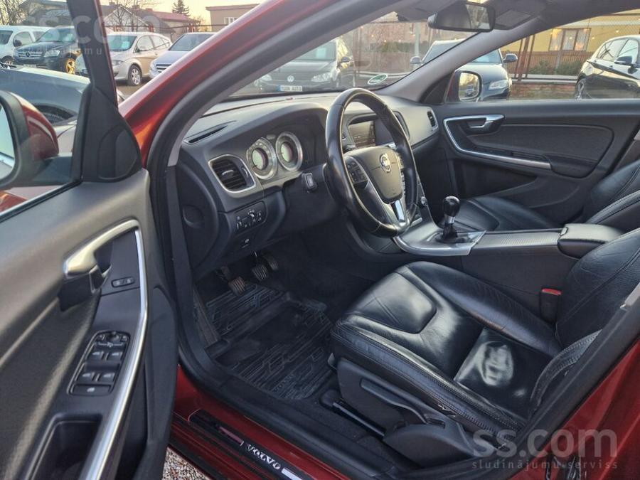 Красный Вольво B60 2011 в Лиепая, объемом двигателя 2.00 л и пробегом 294 тыс. км за 5990 €, фото 12 на AUTOMOTO.COM.LV