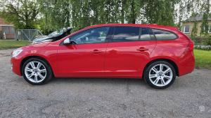 Sarkans Volvo V60 2011 Šauļi, ar dzinēja tilpumu 2.40 L un nobraukumu 294 tūkst. km par 5700 €, foto 3 vietnē AUTOMOTO.COM.LV