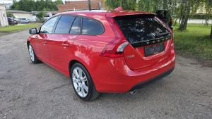 Sarkans Volvo V60 2011 Šauļi, ar dzinēja tilpumu 2.40 L un nobraukumu 294 tūkst. km par 5700 €, foto 4 vietnē AUTOMOTO.COM.LV