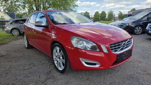 Sarkans Volvo V60 2011 Šauļi, ar dzinēja tilpumu 2.40 L un nobraukumu 294 tūkst. km par 5700 €, foto 8 vietnē AUTOMOTO.COM.LV