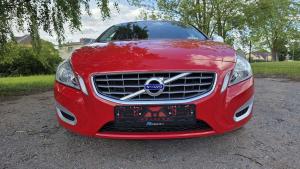 Sarkans Volvo V60 2011 Šauļi, ar dzinēja tilpumu 2.40 L un nobraukumu 294 tūkst. km par 5700 €, foto 9 vietnē AUTOMOTO.COM.LV