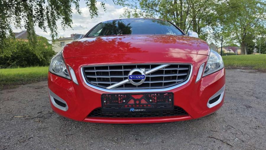 Sarkans Volvo V60 2011 Šauļi, ar dzinēja tilpumu 2.40 L un nobraukumu 294 tūkst. km par 5700 €, foto 9 vietnē AUTOMOTO.COM.LV
