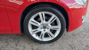 Sarkans Volvo V60 2011 Šauļi, ar dzinēja tilpumu 2.40 L un nobraukumu 294 tūkst. km par 5700 €, foto 13 vietnē AUTOMOTO.COM.LV