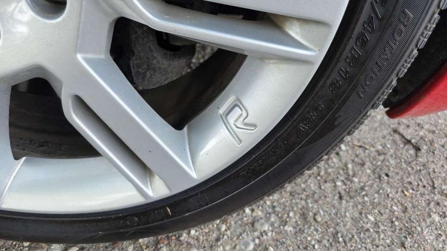 Sarkans Volvo V60 2011 Šauļi, ar dzinēja tilpumu 2.40 L un nobraukumu 294 tūkst. km par 5700 €, foto 14 vietnē AUTOMOTO.COM.LV
