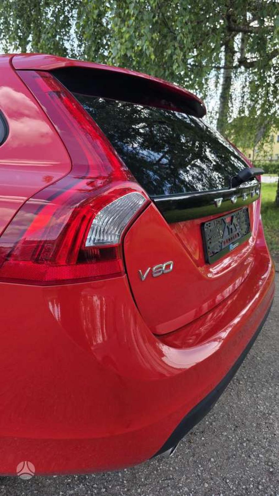 Sarkans Volvo V60 2011 Šauļi, ar dzinēja tilpumu 2.40 L un nobraukumu 294 tūkst. km par 5700 €, foto 18 vietnē AUTOMOTO.COM.LV