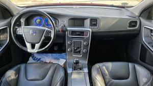 Sarkans Volvo V60 2011 Šauļi, ar dzinēja tilpumu 2.40 L un nobraukumu 294 tūkst. km par 5700 €, foto 20 vietnē AUTOMOTO.COM.LV
