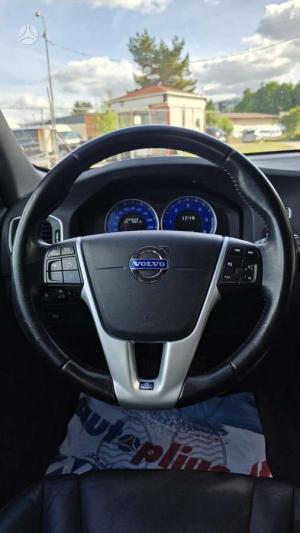 Sarkans Volvo V60 2011 Šauļi, ar dzinēja tilpumu 2.40 L un nobraukumu 294 tūkst. km par 5700 €, foto 23 vietnē AUTOMOTO.COM.LV