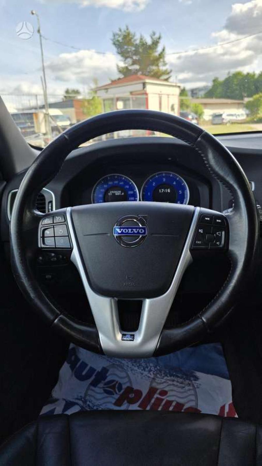 Sarkans Volvo V60 2011 Šauļi, ar dzinēja tilpumu 2.40 L un nobraukumu 294 tūkst. km par 5700 €, foto 23 vietnē AUTOMOTO.COM.LV