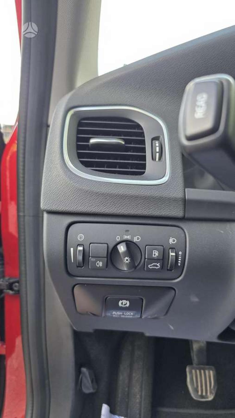 Sarkans Volvo V60 2011 Šauļi, ar dzinēja tilpumu 2.40 L un nobraukumu 294 tūkst. km par 5700 €, foto 24 vietnē AUTOMOTO.COM.LV