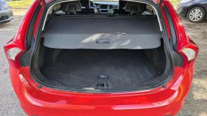 Sarkans Volvo V60 2011 Šauļi, ar dzinēja tilpumu 2.40 L un nobraukumu 294 tūkst. km par 5700 €, foto 34 vietnē AUTOMOTO.COM.LV