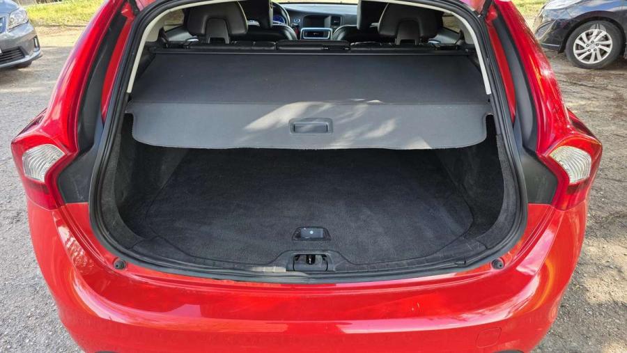 Sarkans Volvo V60 2011 Šauļi, ar dzinēja tilpumu 2.40 L un nobraukumu 294 tūkst. km par 5700 €, foto 34 vietnē AUTOMOTO.COM.LV
