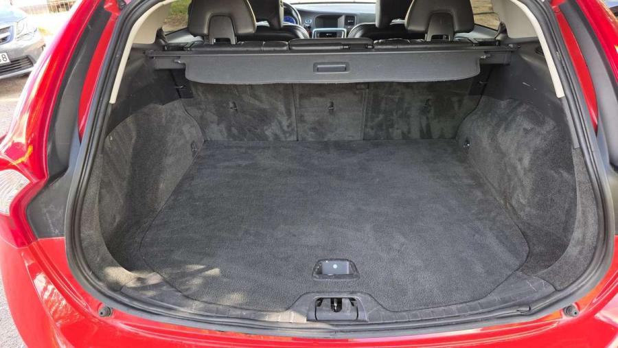Sarkans Volvo V60 2011 Šauļi, ar dzinēja tilpumu 2.40 L un nobraukumu 294 tūkst. km par 5700 €, foto 35 vietnē AUTOMOTO.COM.LV