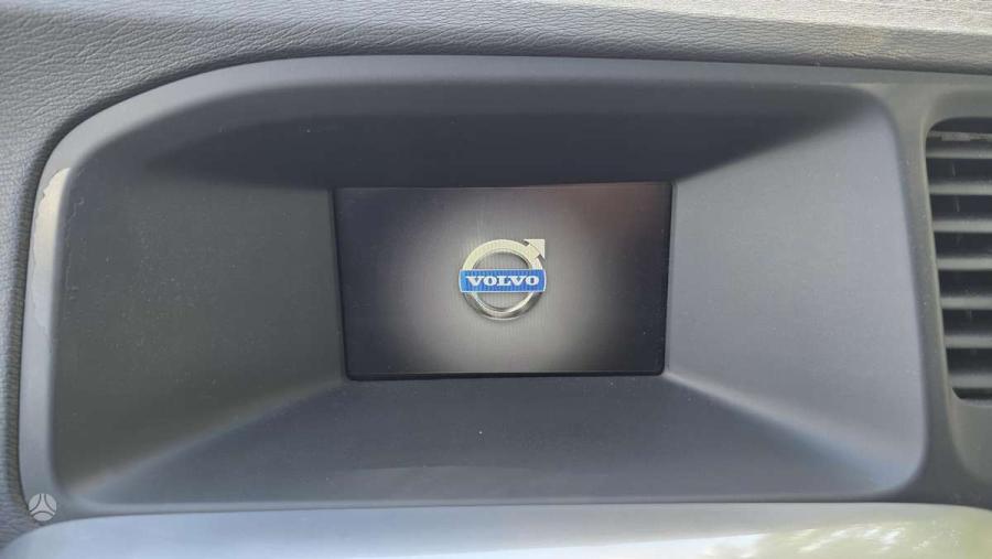 Sarkans Volvo V60 2011 Šauļi, ar dzinēja tilpumu 2.40 L un nobraukumu 294 tūkst. km par 5700 €, foto 42 vietnē AUTOMOTO.COM.LV