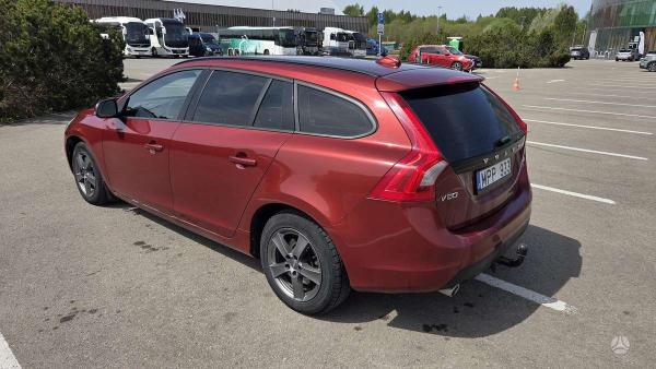 Sarkans Volvo V60 2011 Šauļi, ar dzinēja tilpumu 2.40 L un nobraukumu 450 tūkst. km par 2999 €, foto 8 vietnē AUTOMOTO.COM.LV