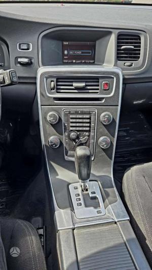 Красный Вольво B60 2011 в Шяуляй, объемом двигателя 2.40 л и пробегом 450 тыс. км за 2999 €, фото 13 на AUTOMOTO.COM.LV