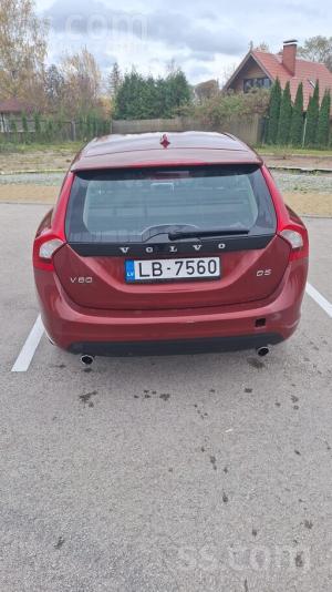 Red Volvo V60 2011 in Ogre, with an engine capacity of 2.40 L and mileage of 254 thousand km for 6150 €, photo 4 on AUTOMOTO.COM.LV